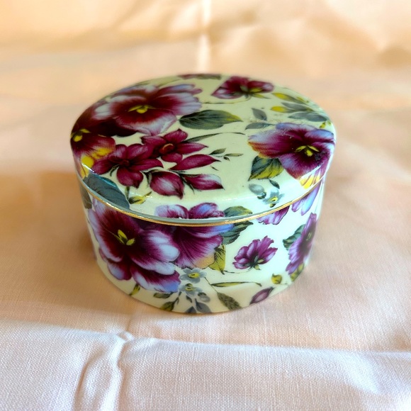Vintage | Storage & Organization | Vintage Violet Trinket Box Lidded ...
